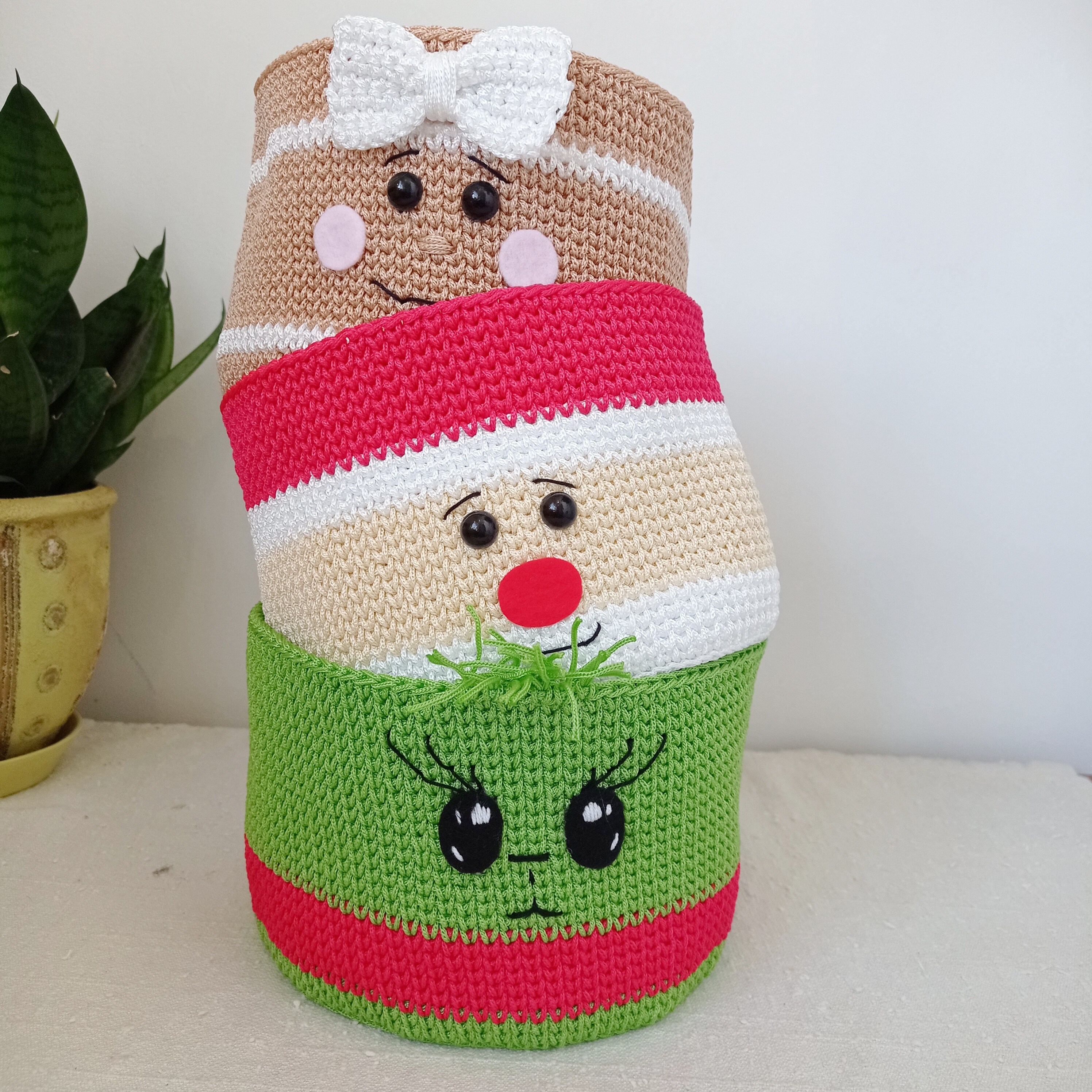 Crochet Gingerbread Girl, Grinch, Santa Baskets - Christmas Spirit in ...
