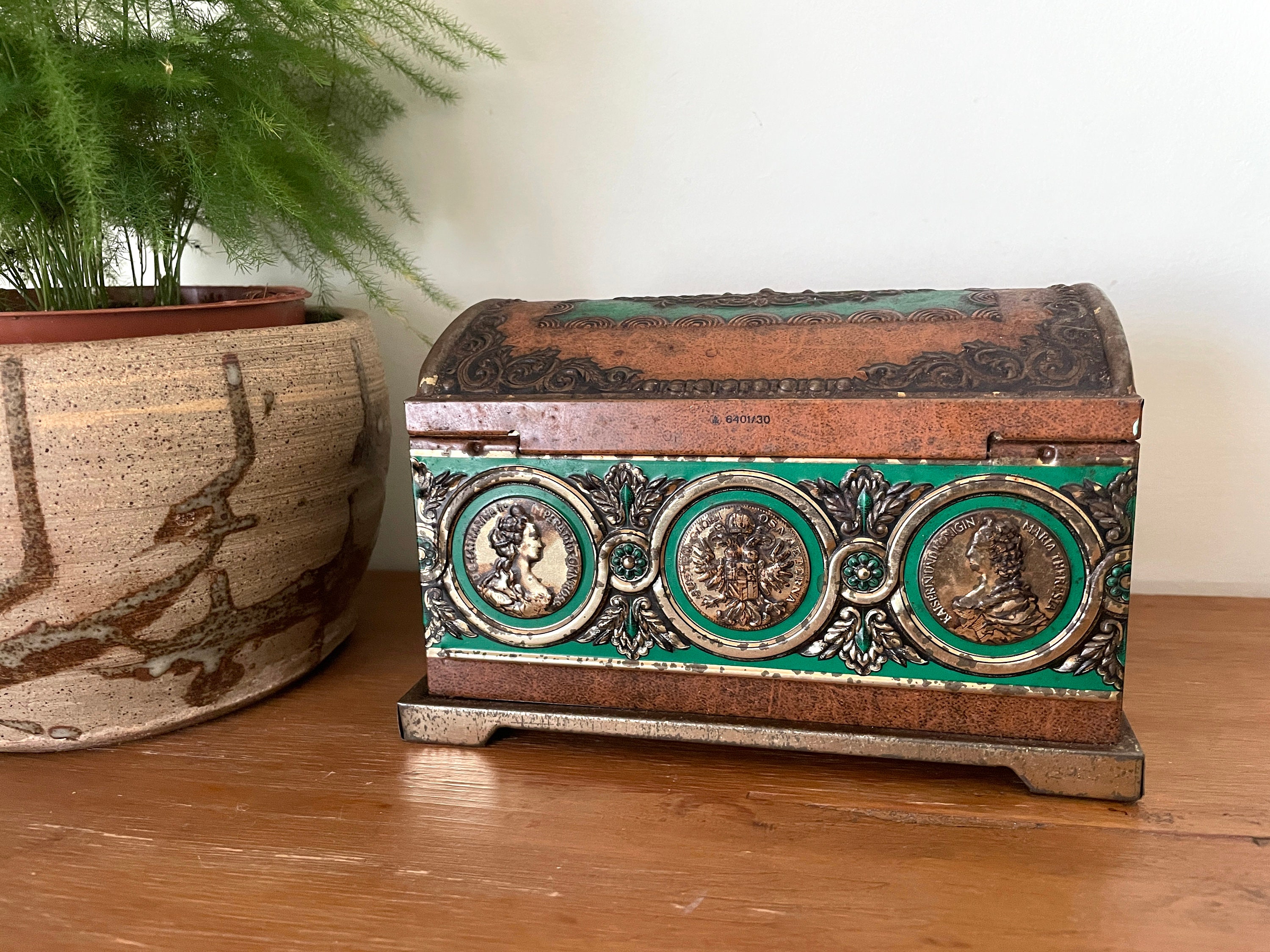 Vintage Treasure Chest Blue Bird Toffee Tin, Ornate Green/gold Vintage ...