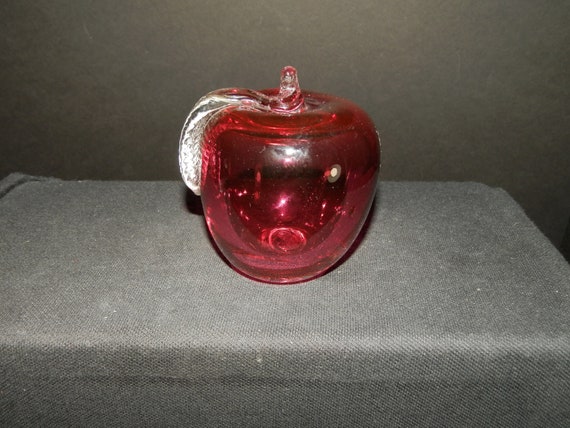 Vintage Signed Cranberry Blown Glass Apple Paperweight Red Apple Paper ...
