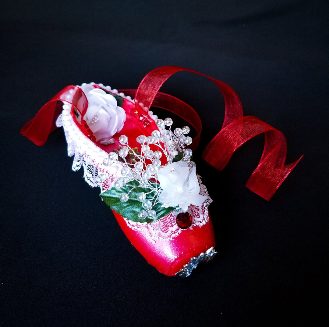 Holly - Decorated Pointe Shoe - Etsy