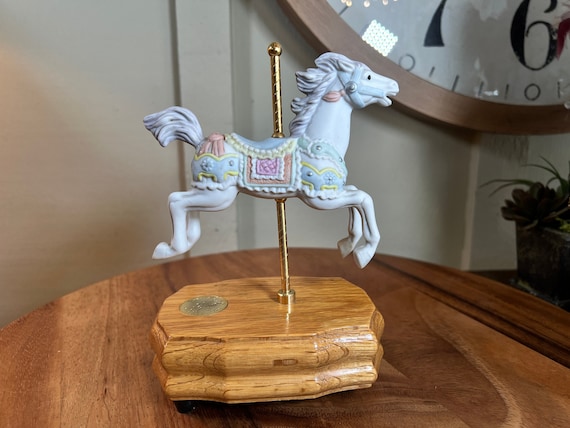 Vintage Lefton Carousel Horse, Porcelain, Wood Base, Wind Up Vintage Lefton Carousel Horse, Porcelain, Wood Base, Wind Up