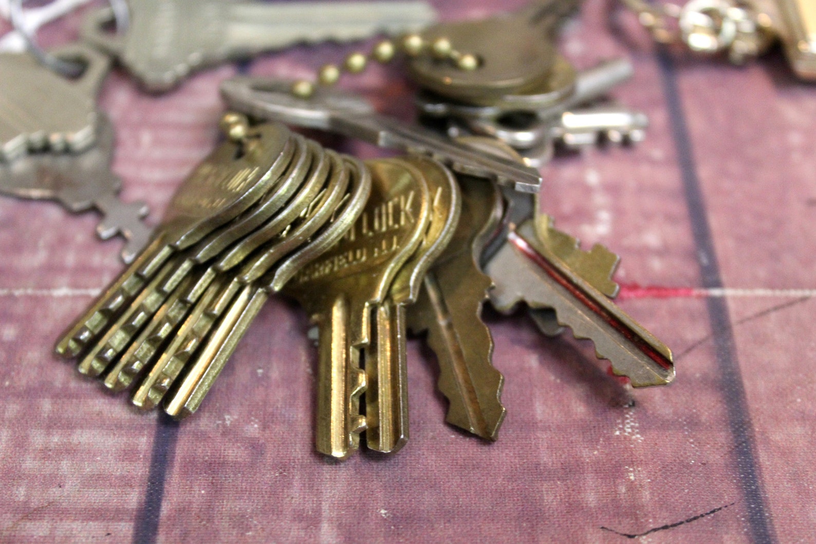 Vintage Keys 33 Keys 5 Key Chains Vintage Dish of Keys | Etsy