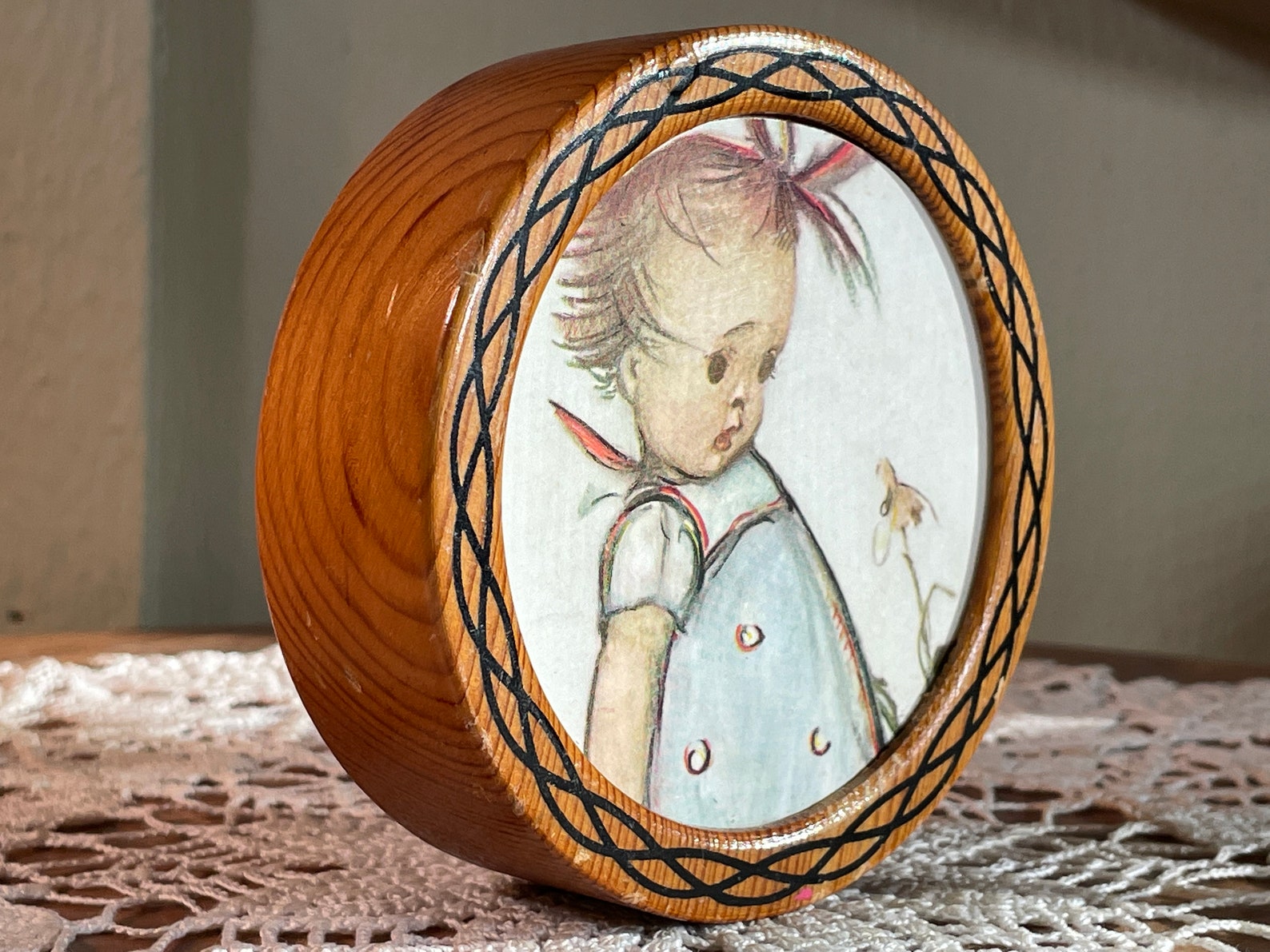 Round Hummel Music Box Swiss Musical Movement Plays | Etsy