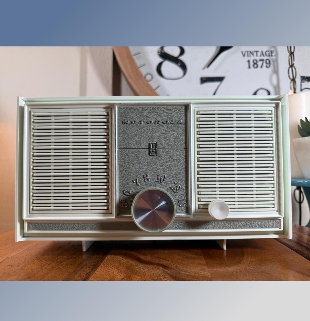 Vintage, Motorola, Model AT30BG, AM/FM, Clock Radio, Tube, Plastic Case ...