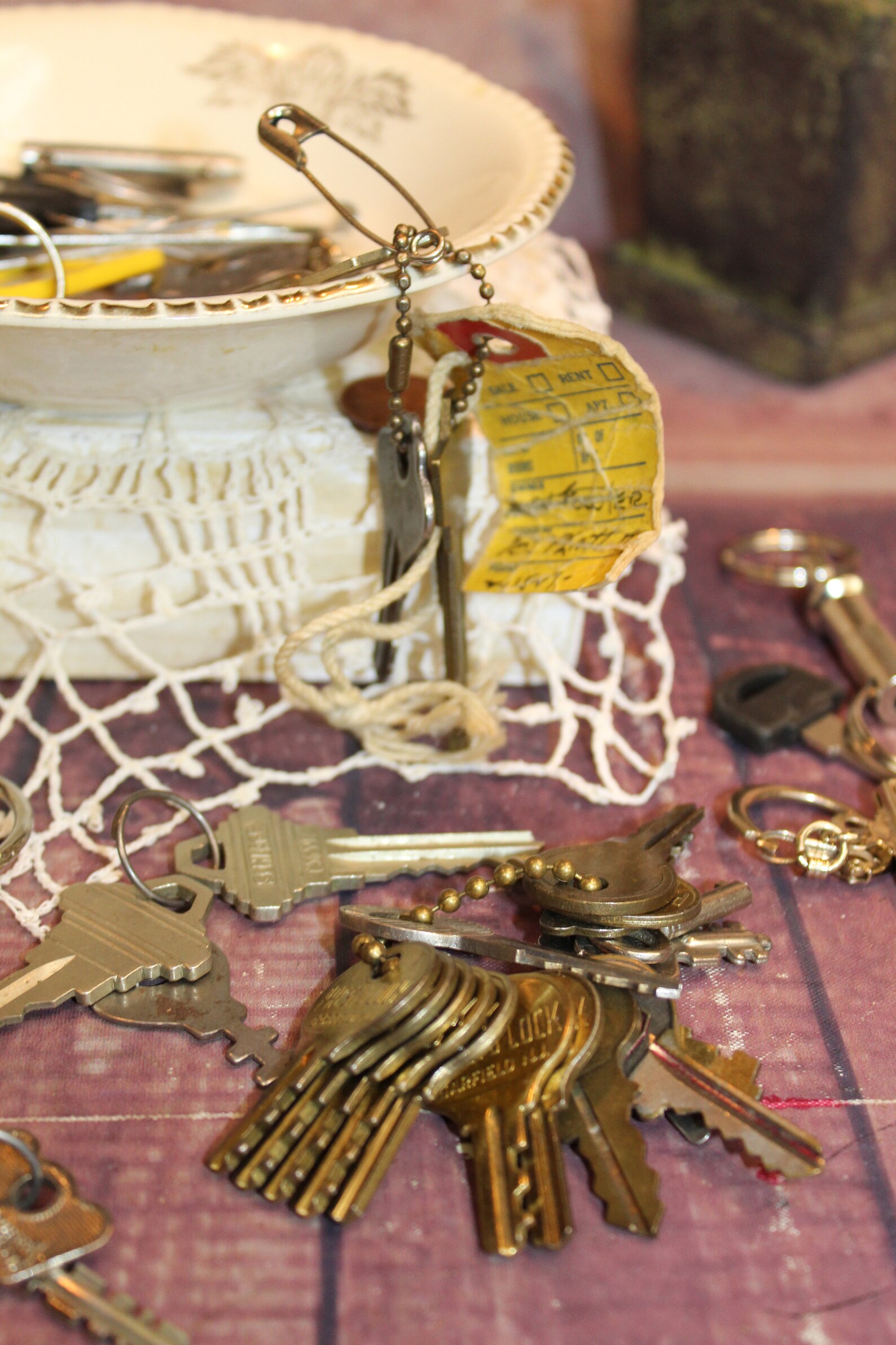 Vintage Keys 33 Keys 5 Key Chains Vintage Dish of Keys | Etsy