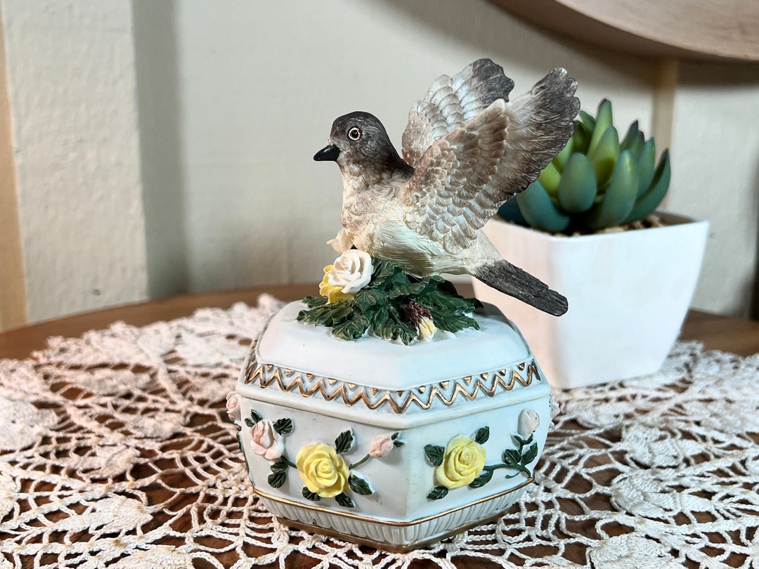Vintage, Heritage House, Sing A Song, Bird Music Box, Plays "laras ...