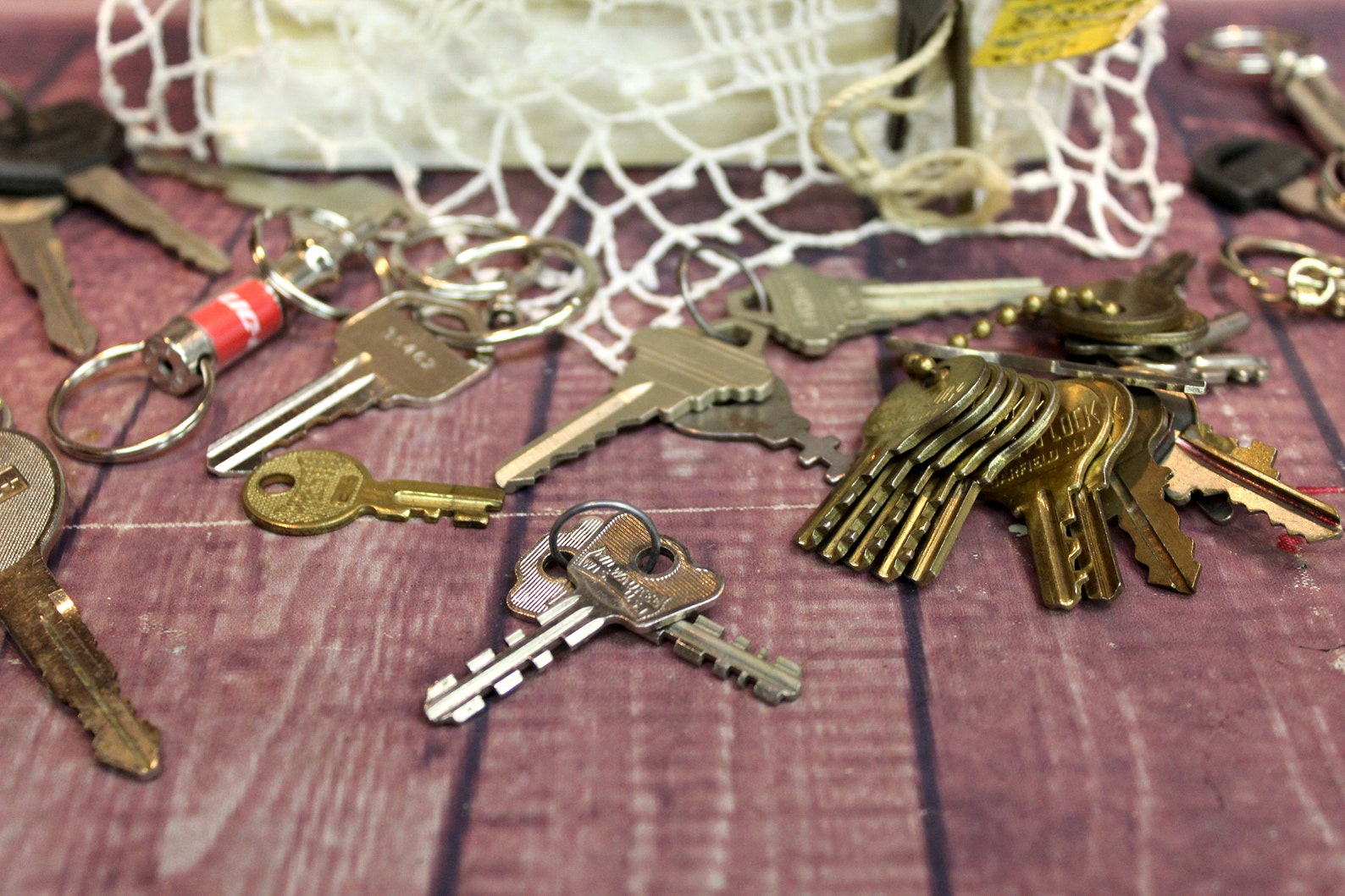 Vintage Keys 33 Keys 5 Key Chains Vintage Dish of Keys | Etsy