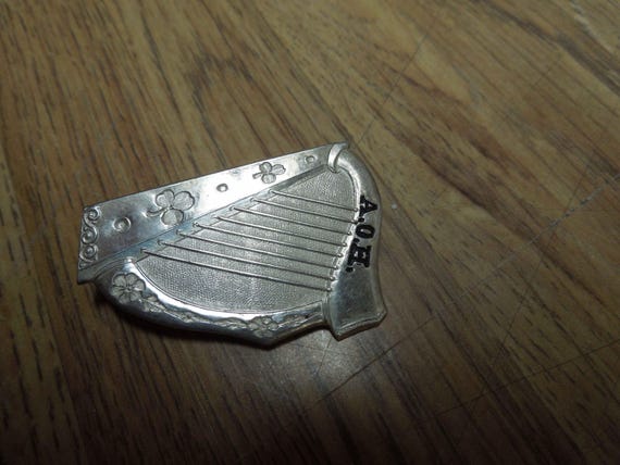 Antique Ancient Order of Hibernians Silver Harp Pin - Gem