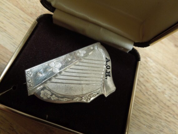 Antique Ancient Order of Hibernians Silver Harp Pin - Gem