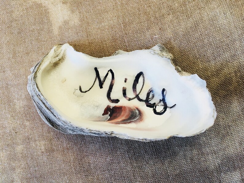 Personalized Natural Oyster Shell / Place Cards / Name Place | Etsy
