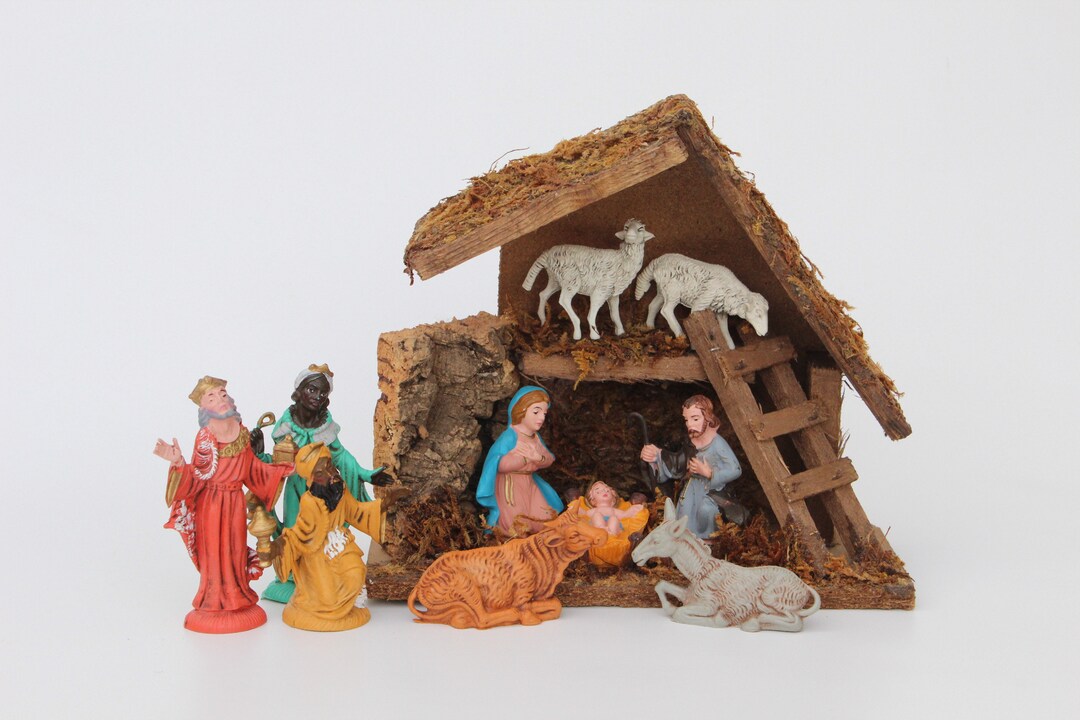 Small Vintage NATIVITY Scene, 10 Plastic Figurines in a Wooden Manger ...