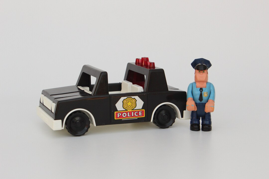 Beautiful! the POLICEMAN! Vintage Fisher Price HUSKY Helpers Figure ...