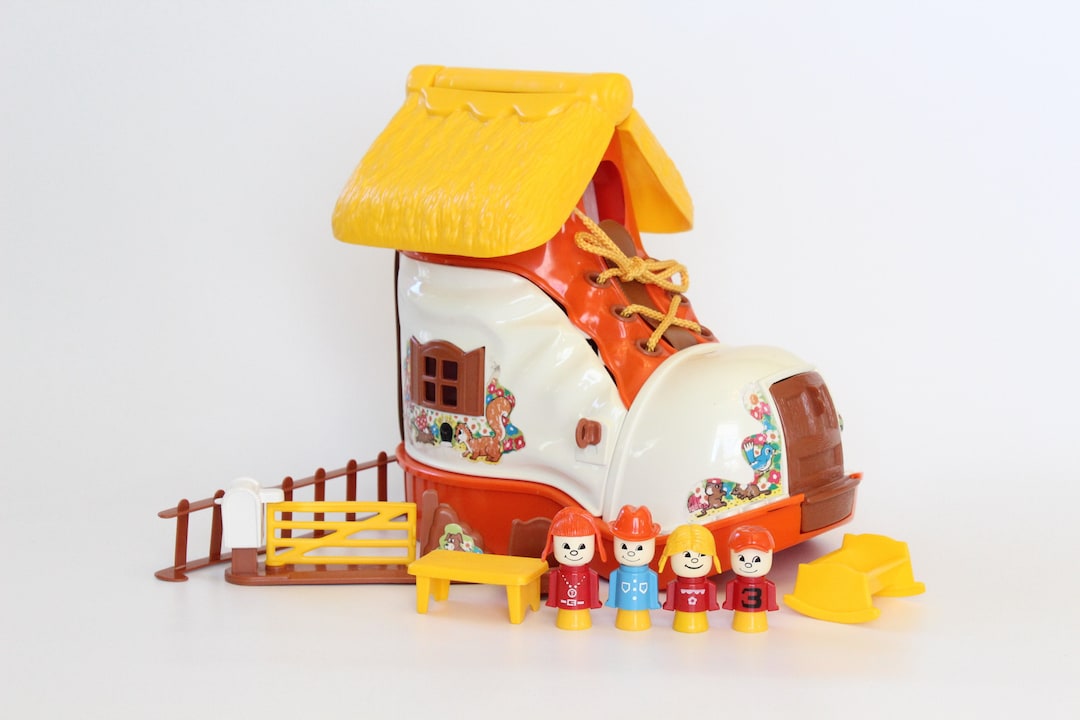Lovely! Vintage MATCHBOX Live-n-learn Play BOOT House, Shoe House ...