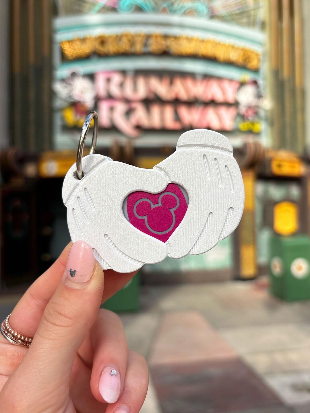 Hand Heart Magic Band Buddy - Disney Magicband+ Plus Puck Holder Icon ...