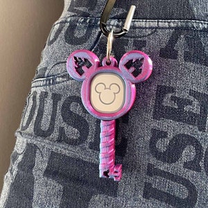 Magic Band Puck Holder - Etsy