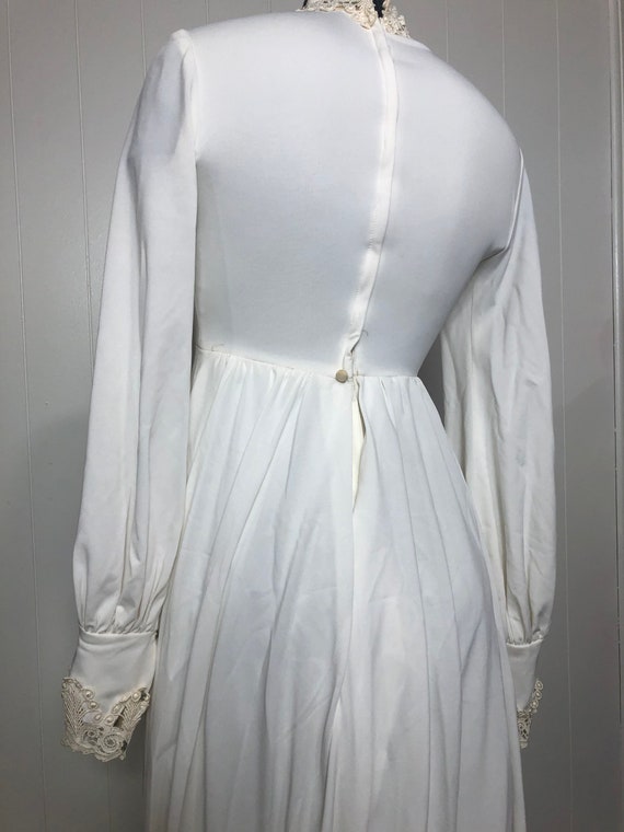 Ivory White 1970s Mock Neck Bib Embroidered Collar We… - Gem