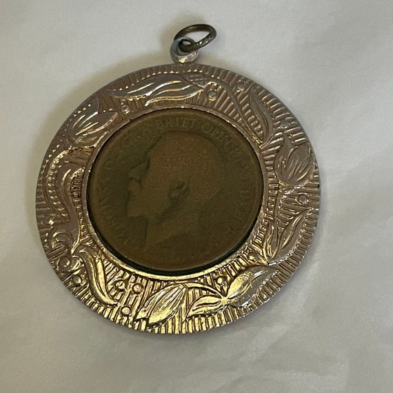 Commemorative medallion pendant Queen Elizabeth II an… - Gem
