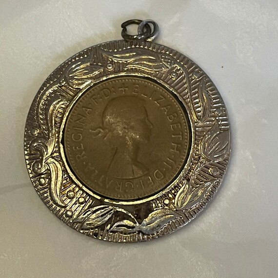 Commemorative medallion pendant Queen Elizabeth II an… - Gem