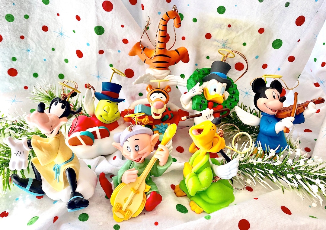 Choose Your Favorite Character From These Disney Christmas Magic ...