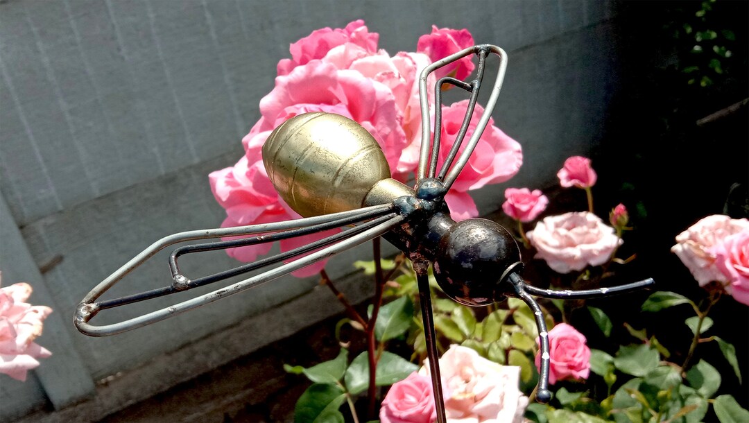 Garden Decoration, Metal Sculpture Bee, Flower Bee. Art Bee Figurine ...