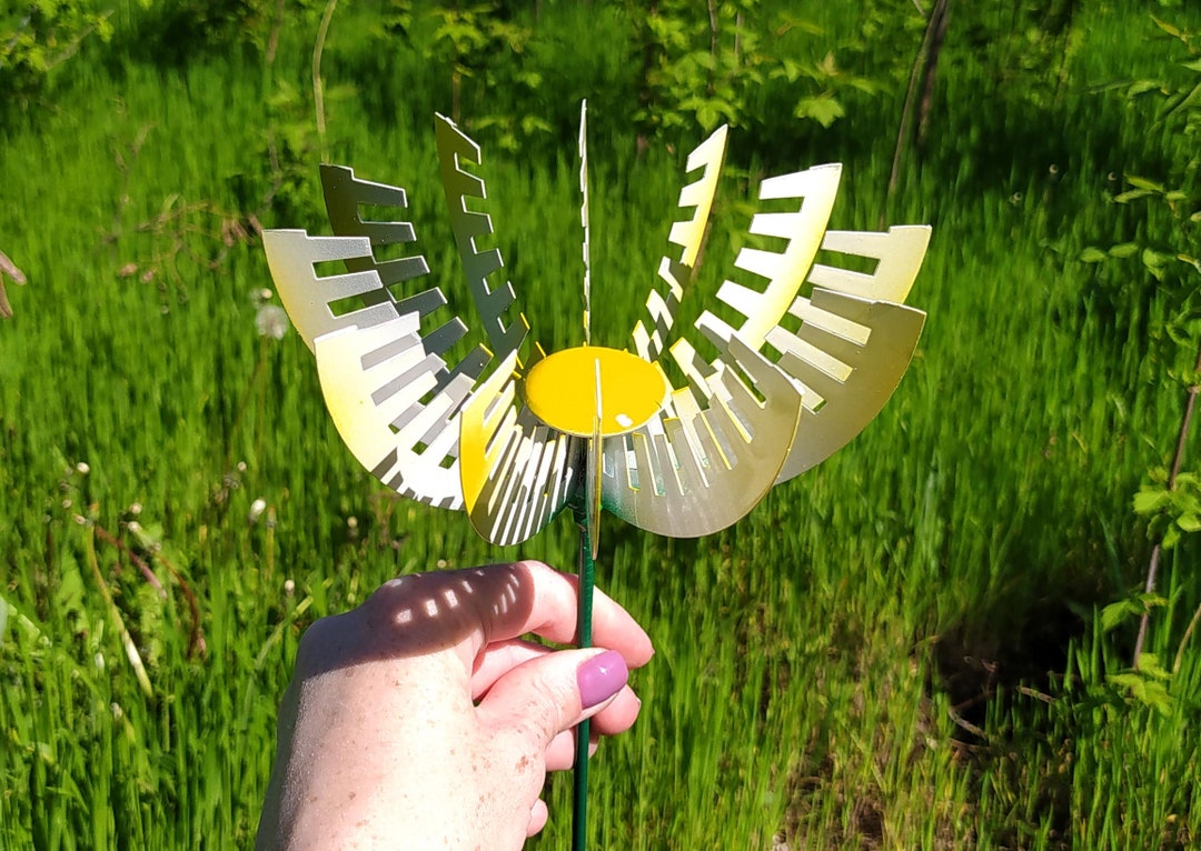 Handmade Welded Metal Daisy Flower Statue for Garden, Lawn, or Home ...