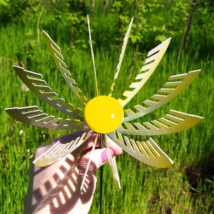 Handmade Welded Metal Daisy Flower Statue for Garden, Lawn, or Home ...