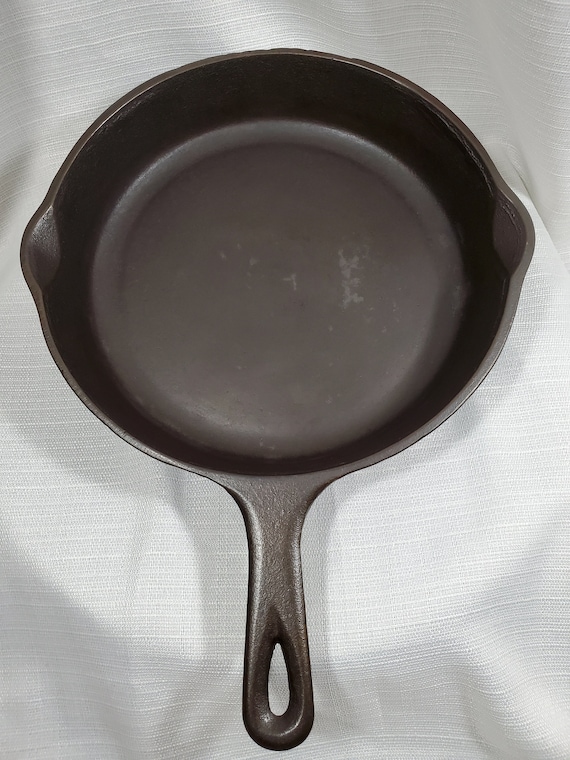 Home & Living Cookware Unmarked cast iron griddle 8 vintage Pots & Pans ...