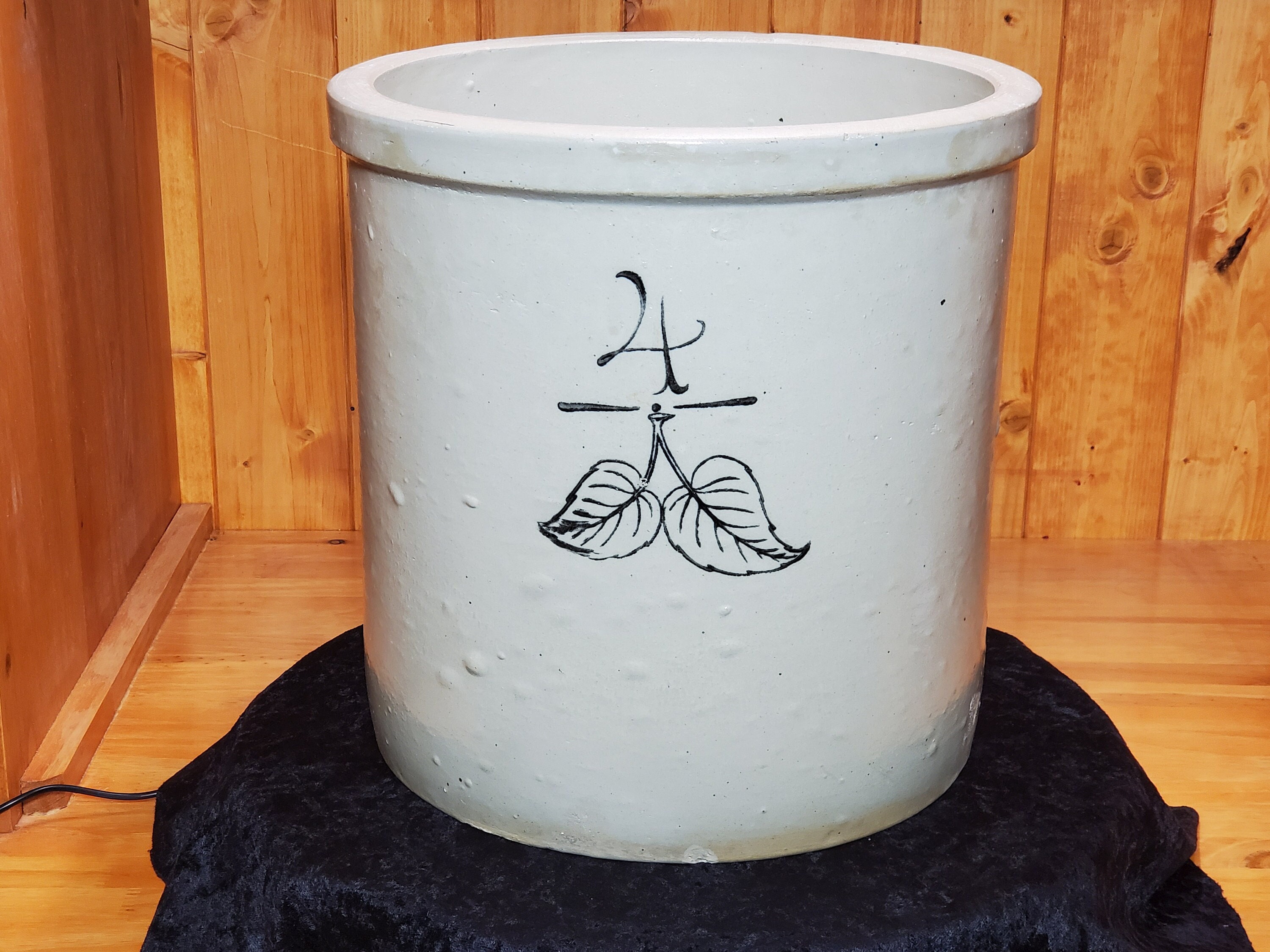 Red Wing 4 Gallon Crock Elephant Ear Bottom Signed Farmhouse Decor ...