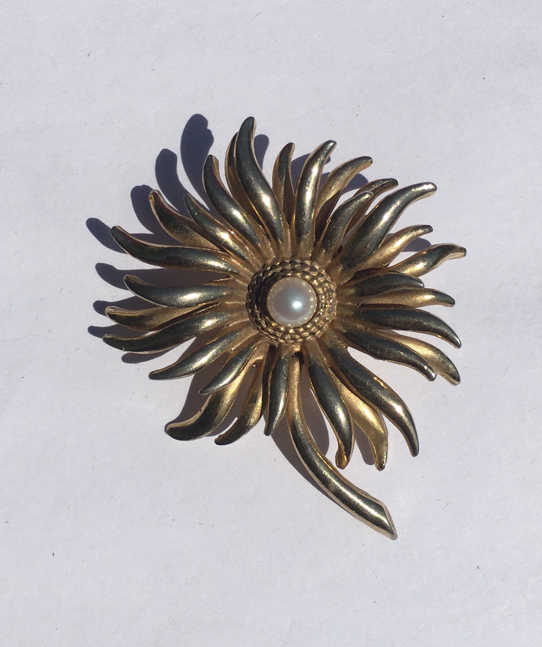 Vintage Sphinx Flower Brooch - Etsy