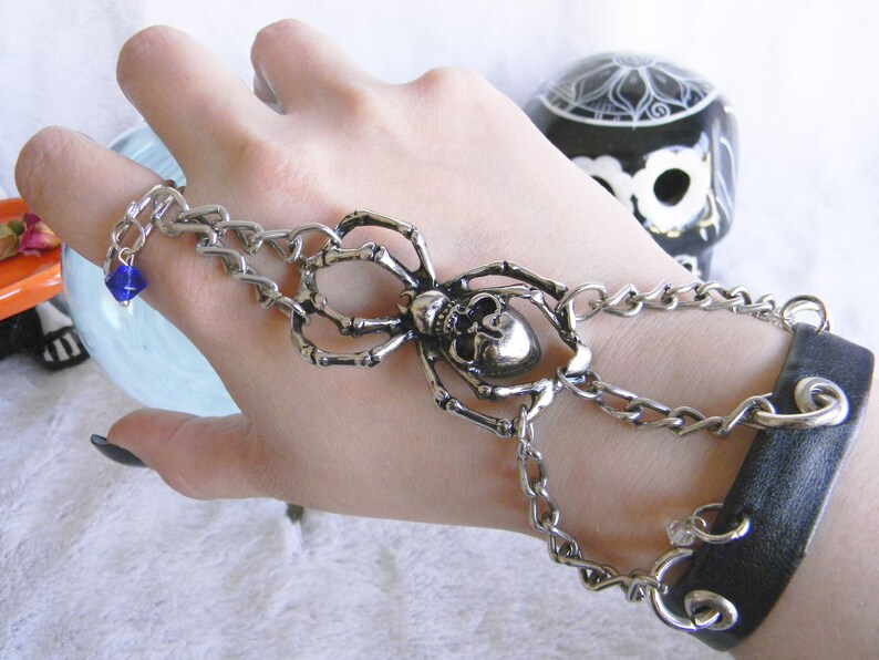 Spider Skull Gothic Slave Bracelet with adjustable Ring and Chains ...
