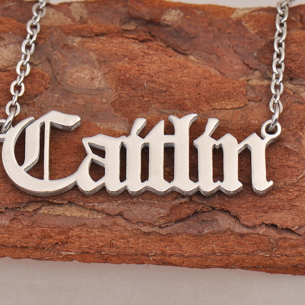 Caitlin Minimalist Name Necklace - Etsy