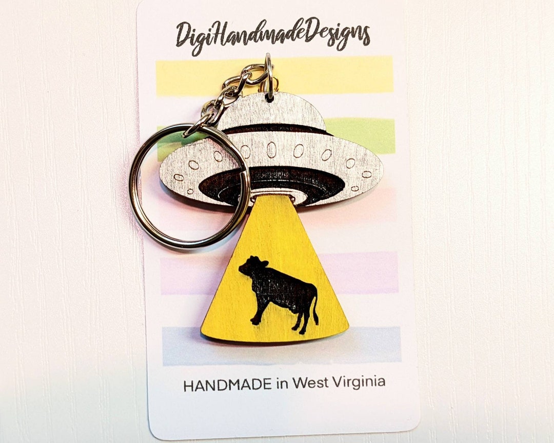 Space Ship Abducting Cow Keychain // UFO Keychain / Sci-fi Bag - Etsy