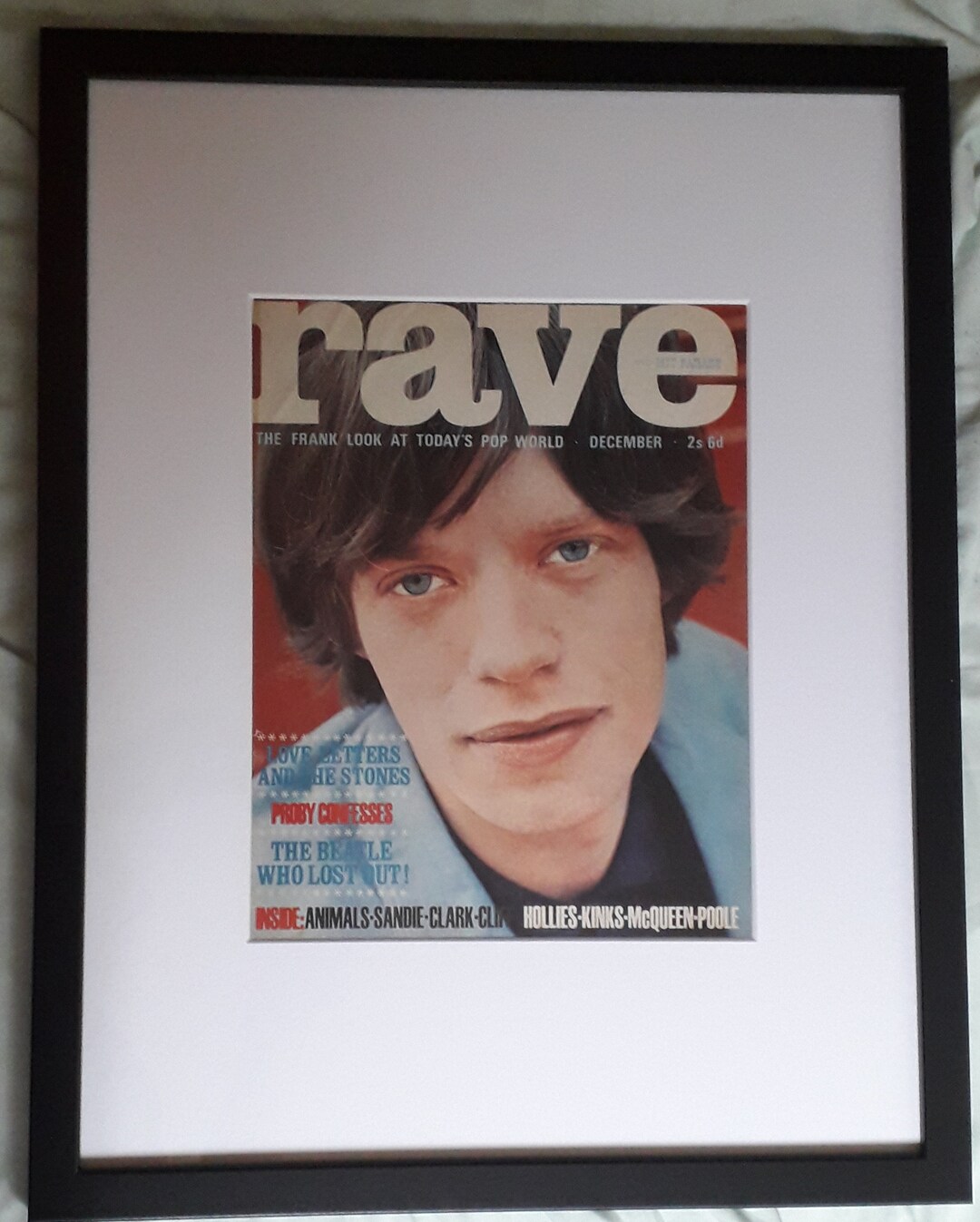 Couverture encadrée du magazine Rave mettant en vedette Mick Jagger ...