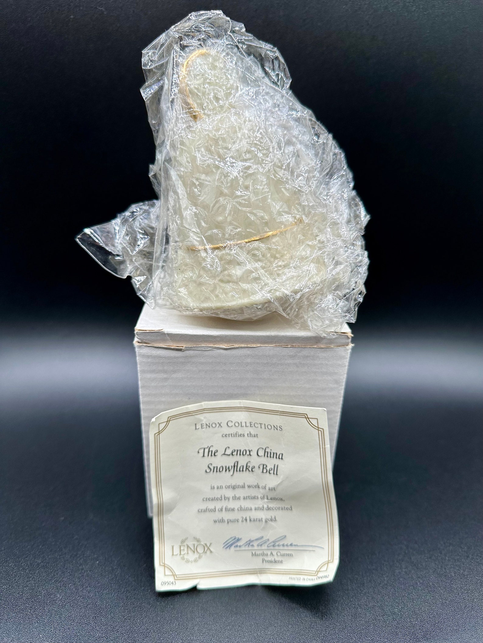 Vintage Lenox the Lenox China SNOWFLAKE Bell W/24 Carat Gold Fine China ...