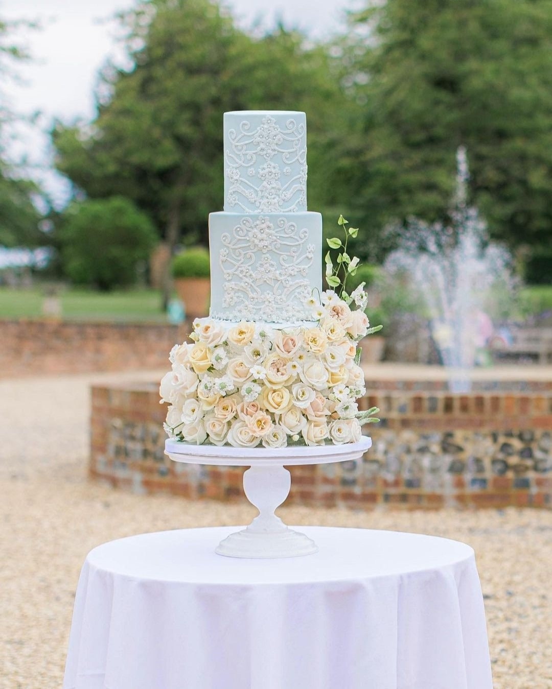 Wedding Cake Stand White, Gold, Silver to Showcase Tiered Cakes up to ...