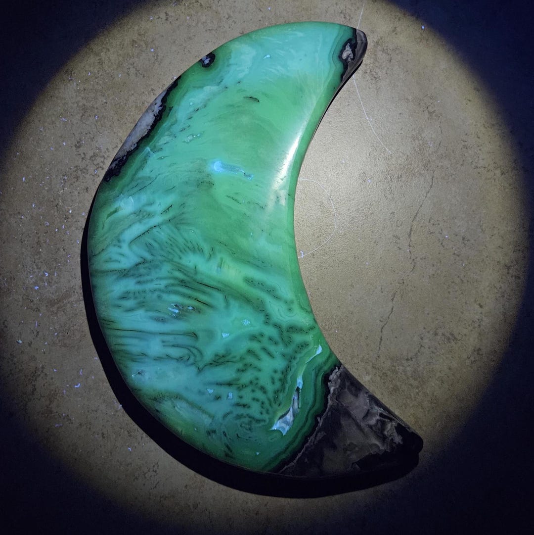 3.7lbs Volcano Agate/slab/green Fluorescent/minerals/crescent Moon - Etsy
