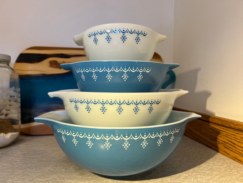 Vintage Pyrex Snowflake Blue/ Garland/ Blue on White/white on Blue ...