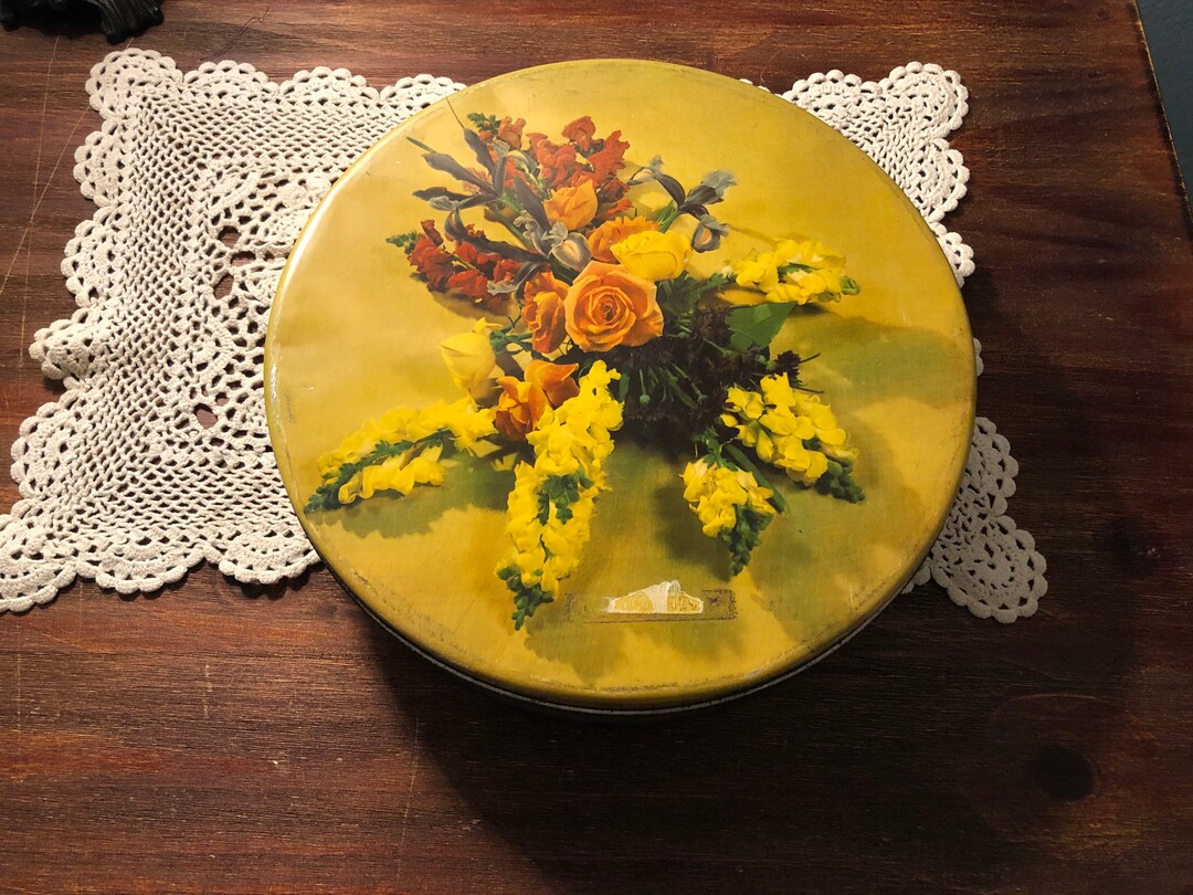 Vintage 1940’s Canco Chocolate Tin With Flowers - Etsy