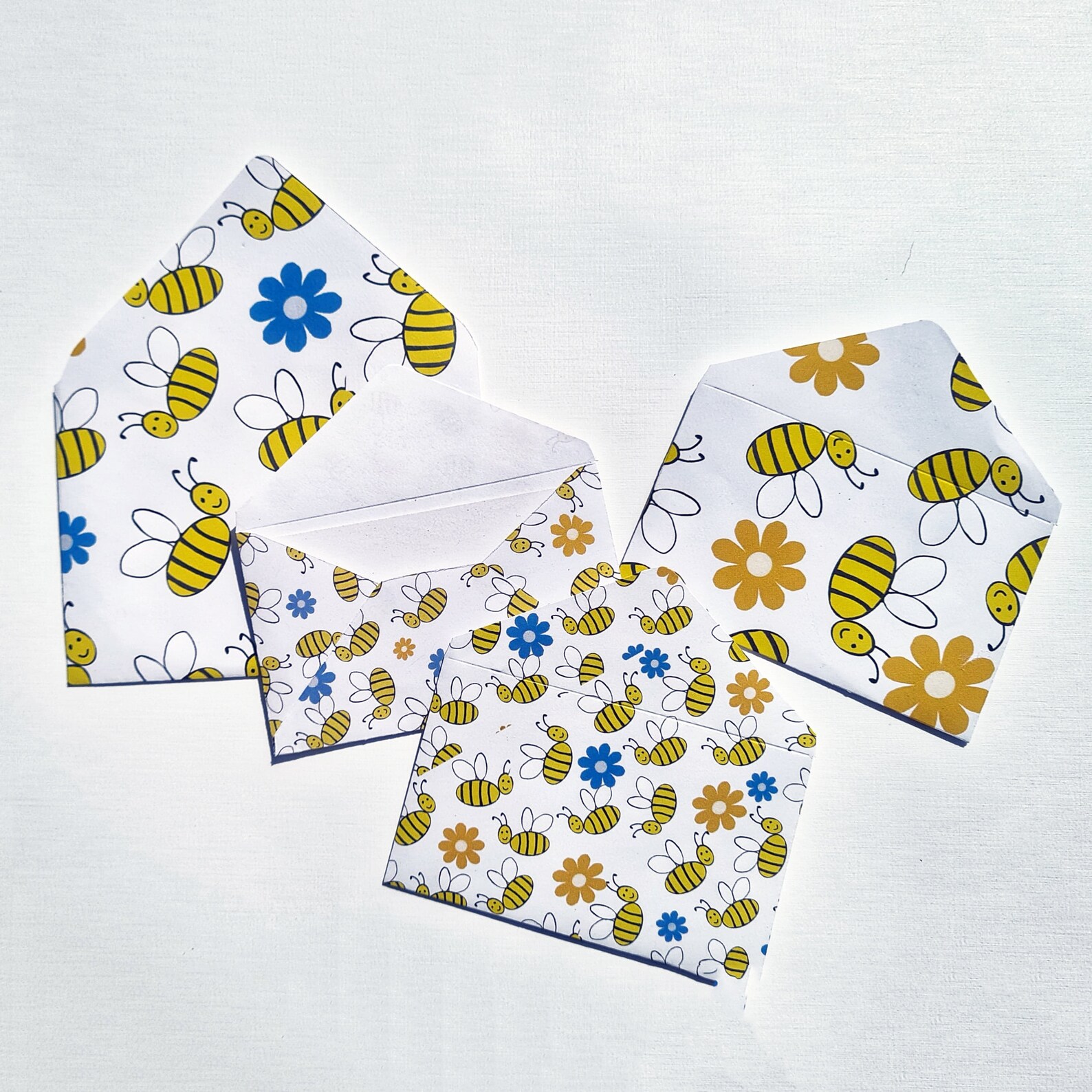 Buzzing Bees and Daisies Design Envelopes and Note Cards | Etsy UK