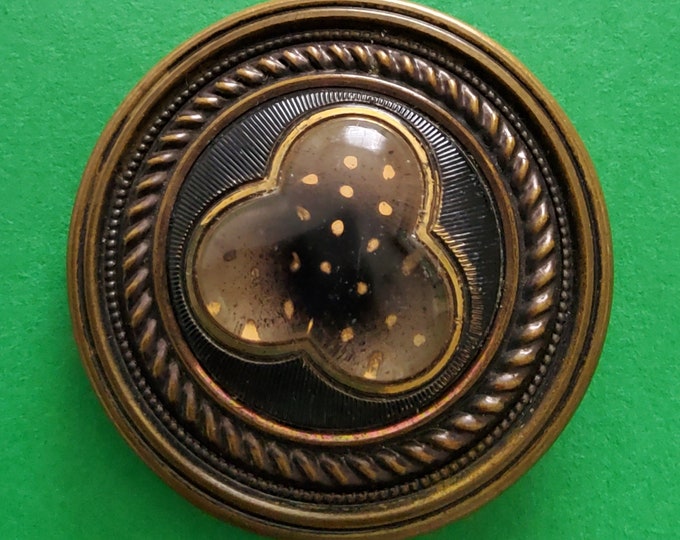Old Buttons Book by Sylvia Llewelyn A Guide to Antique and Vintage ...