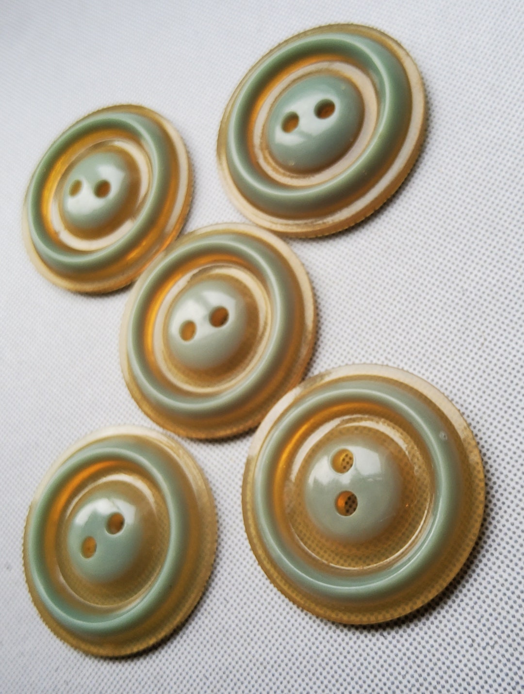 Vintage Set of Five 1920-30's Lucite and Plastic Buttons. - Etsy