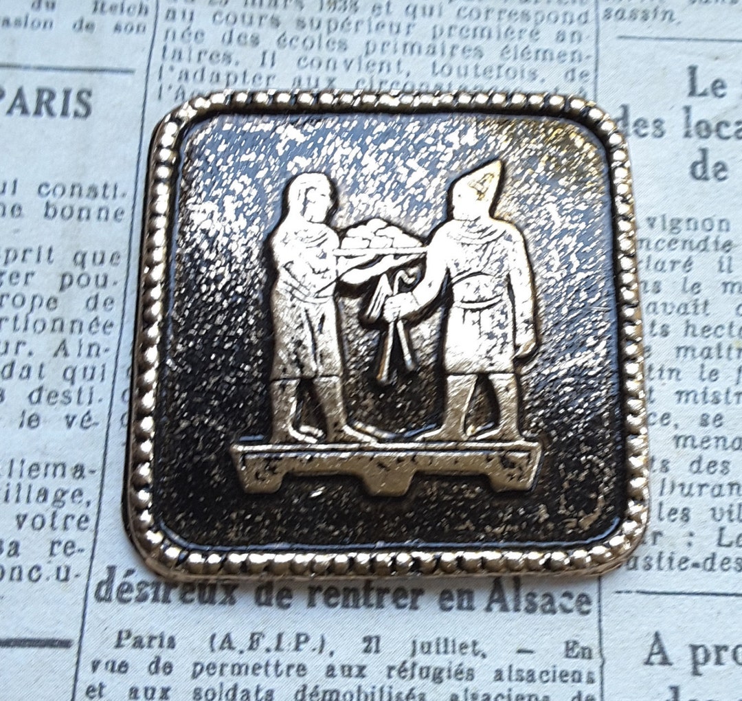 Vintage Very Large Metal Button of Egytian Scene. - Etsy