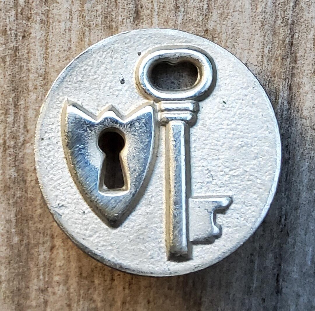 Vintage 1930's Metal Lock and Key Button. - Etsy