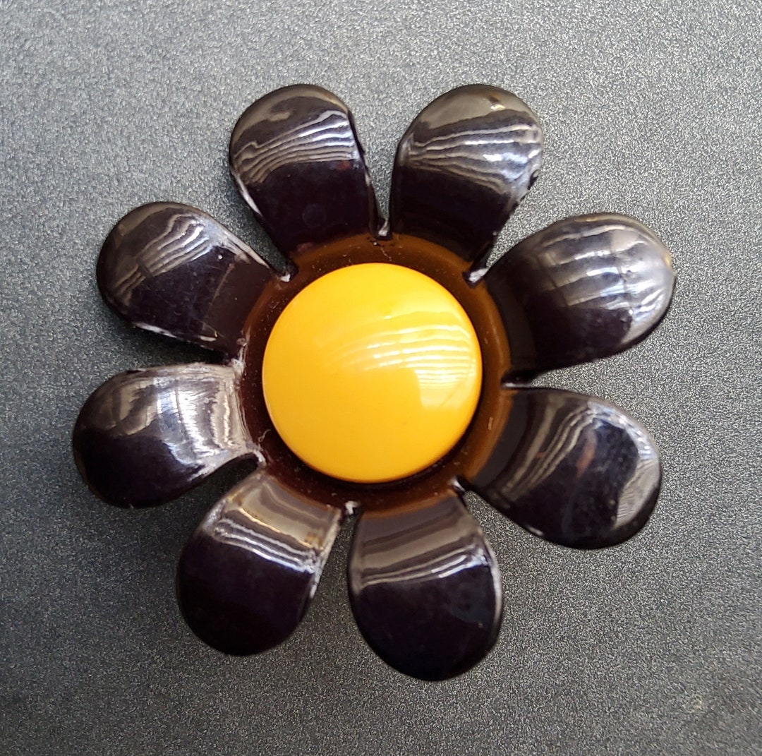 Vintage Large 1950's Daisy Button. - Etsy