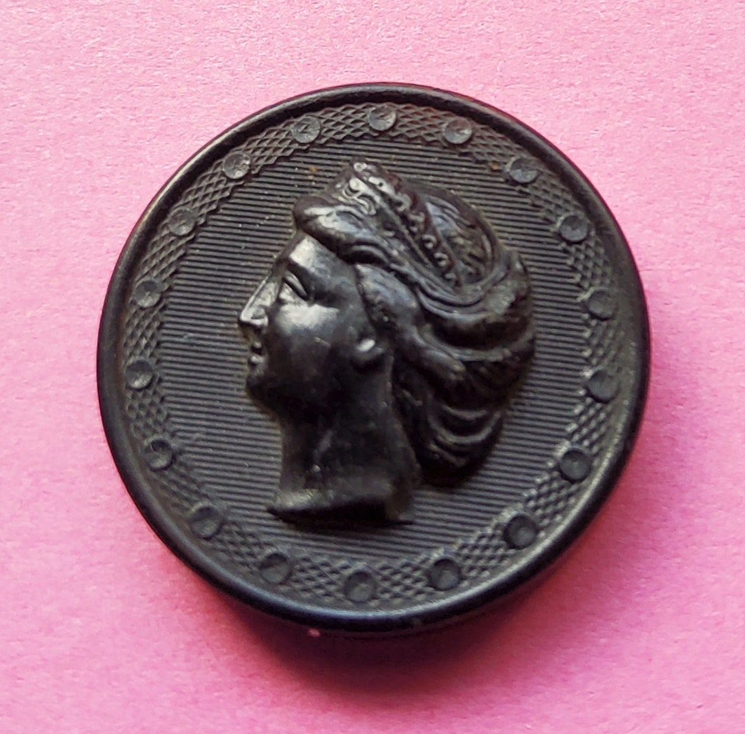 Vintage Victorian Pressed Horn Button. - Etsy