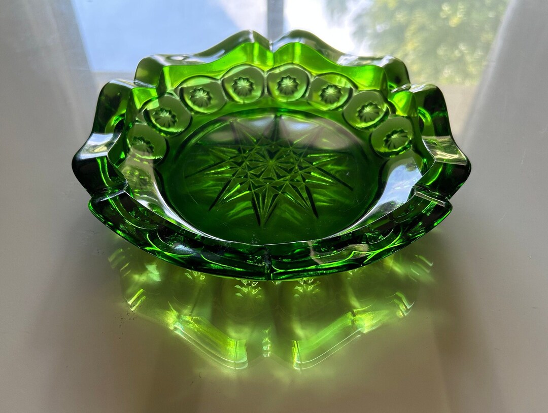 Vintage L.E. Smith Sun and Stars Green Glass Ashtray, Mid Century ...