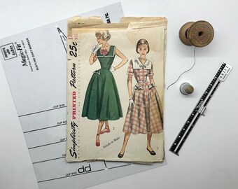 SIMPLICITY 5807 UNCUT Size 10 Bust 31 One-piece Dress Blouse and Skirt ...