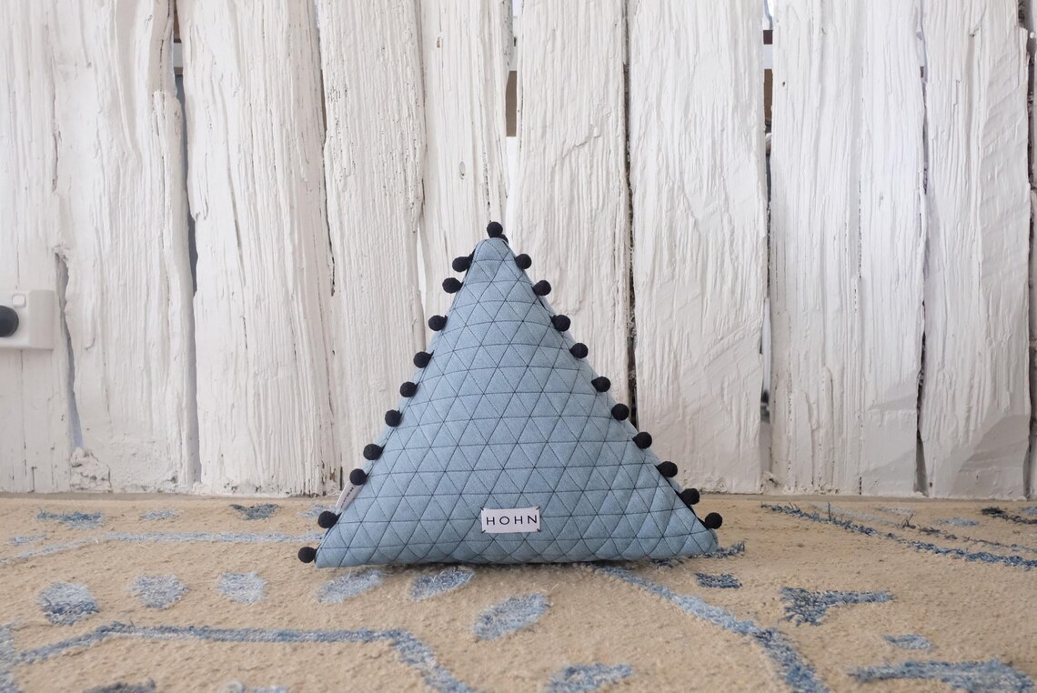 TOMB Denim Pyramid cushion pillow - Etsy Italia