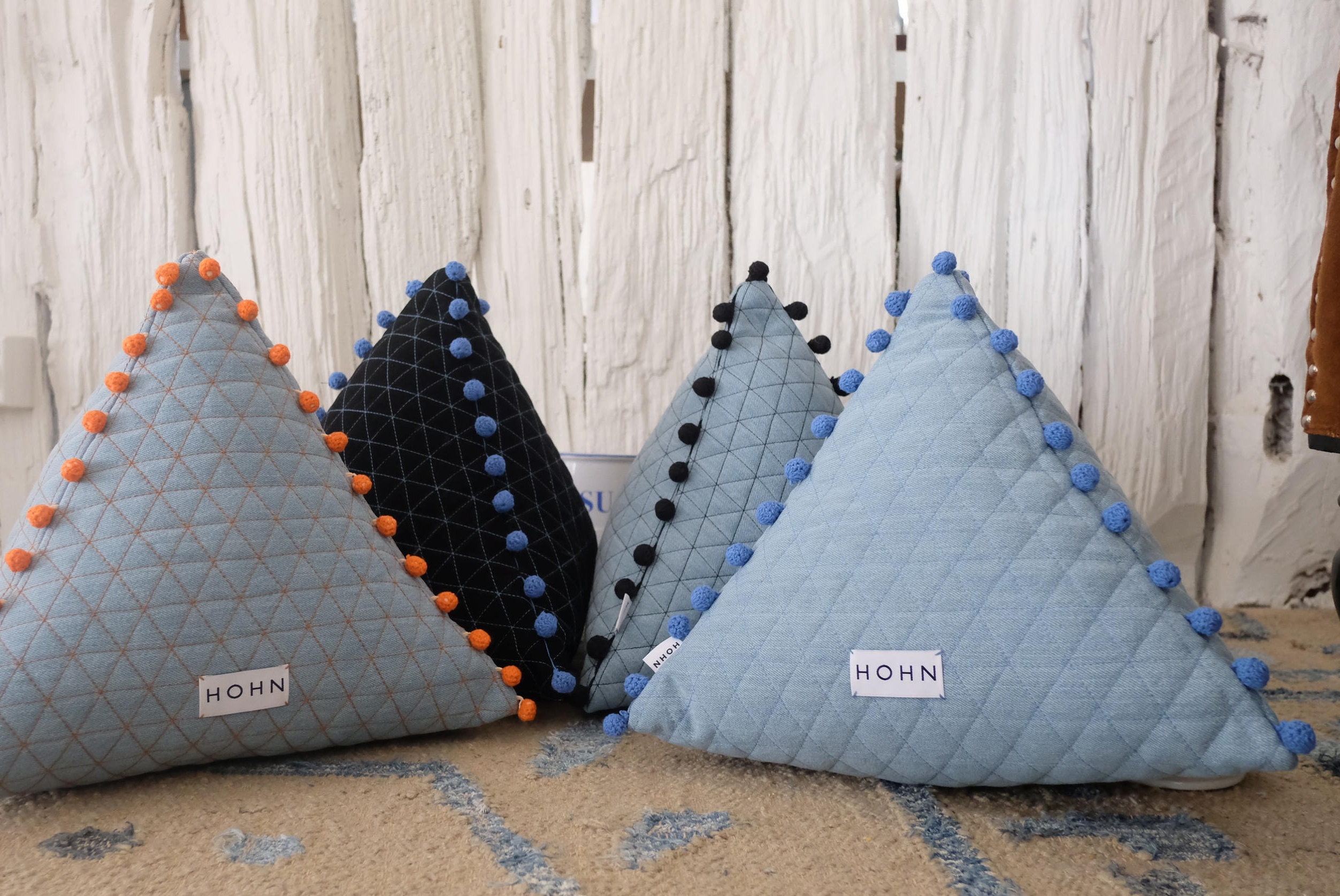 TOMB Denim Pyramid cushion pillow - Etsy Italia