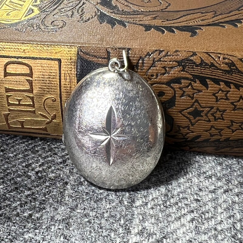Silver Oval Locket - Etsy